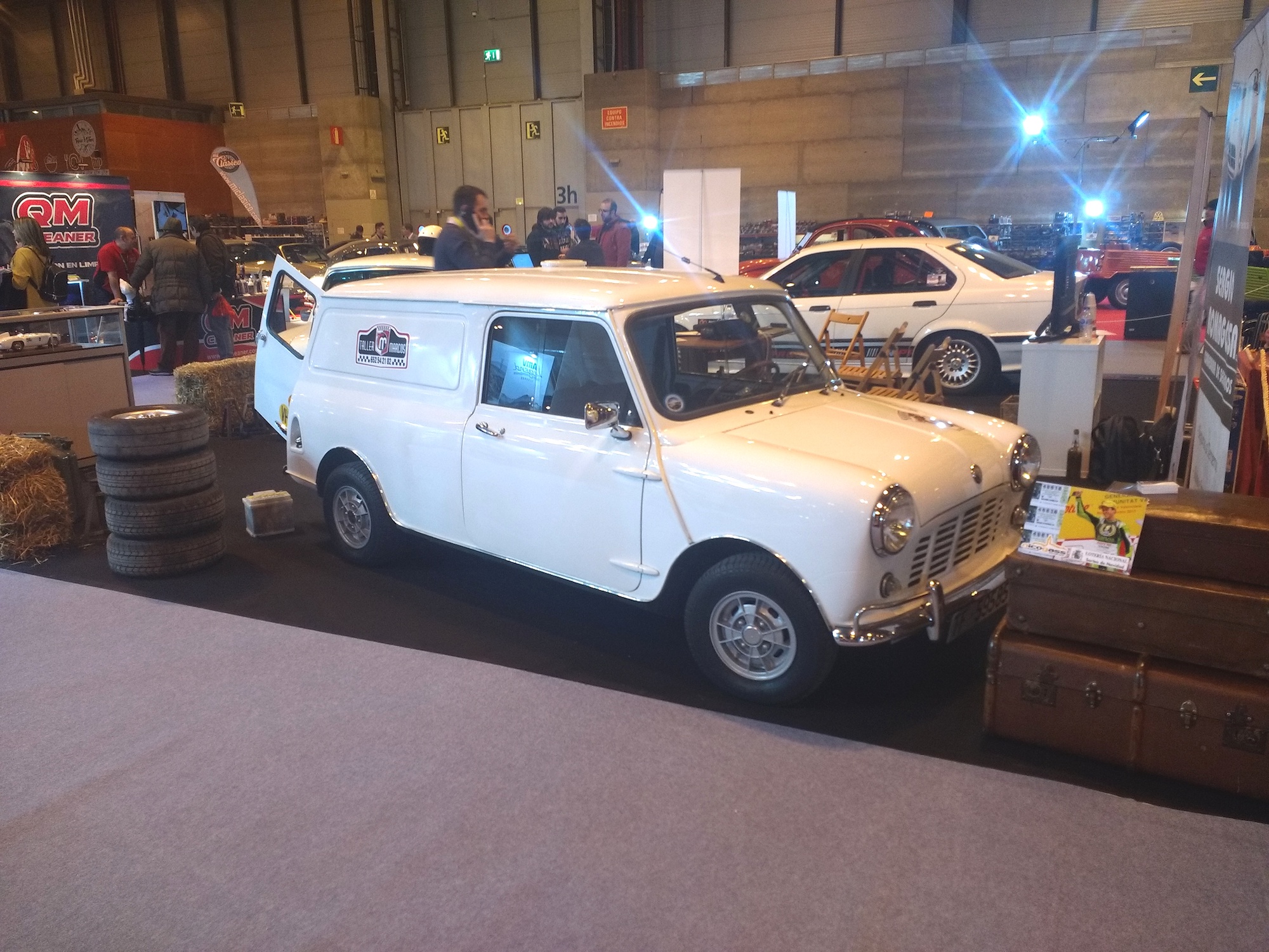 1969 AUSTIN MINI VAN - LHD