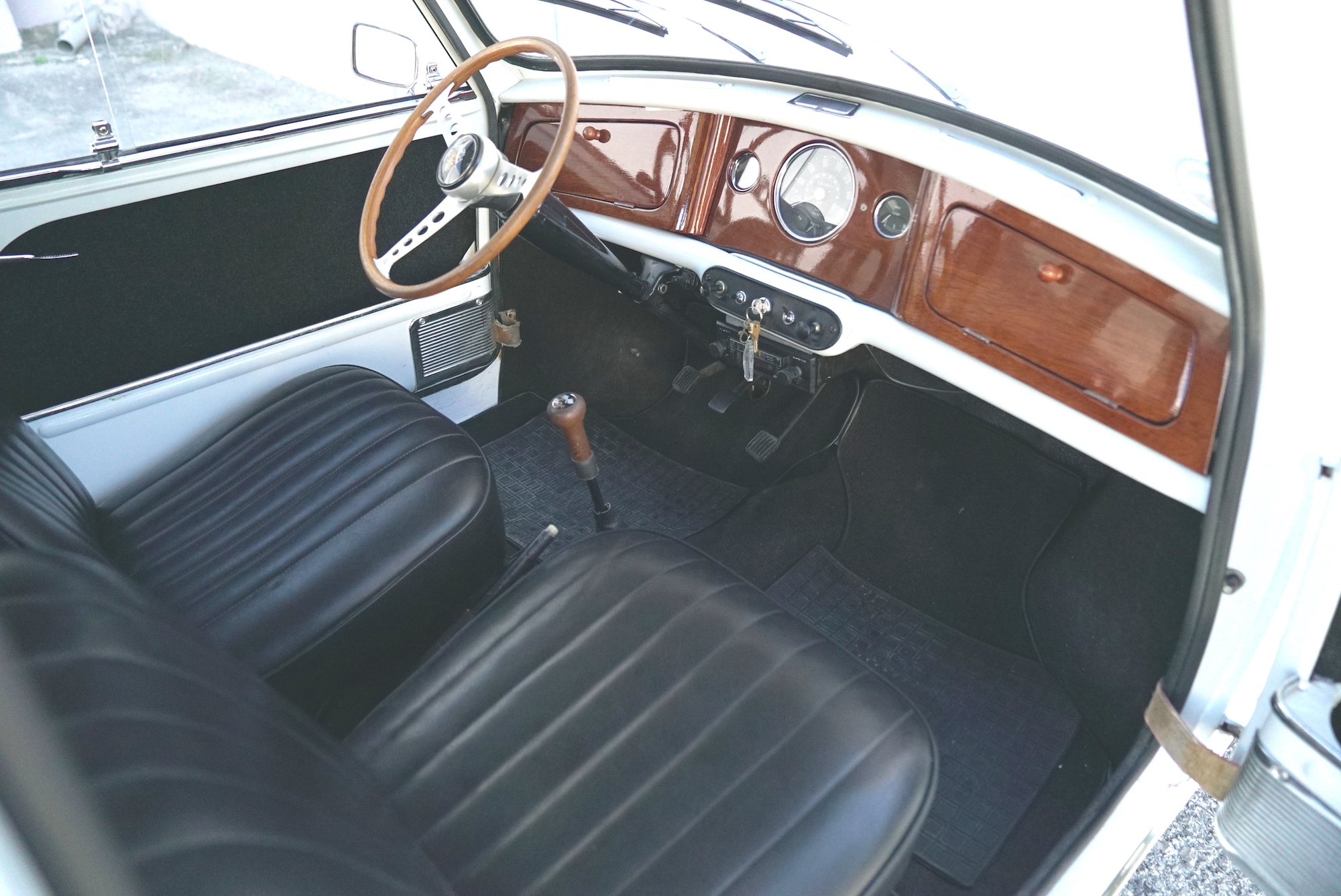 1969 AUSTIN MINI VAN - LHD