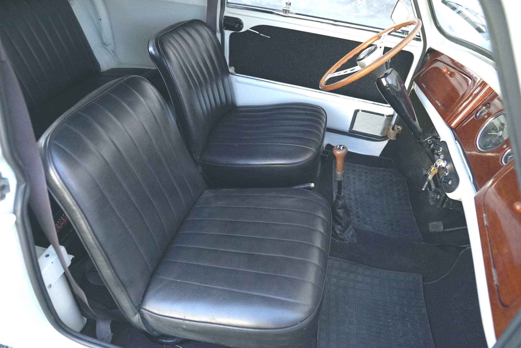 1969 AUSTIN MINI VAN - LHD