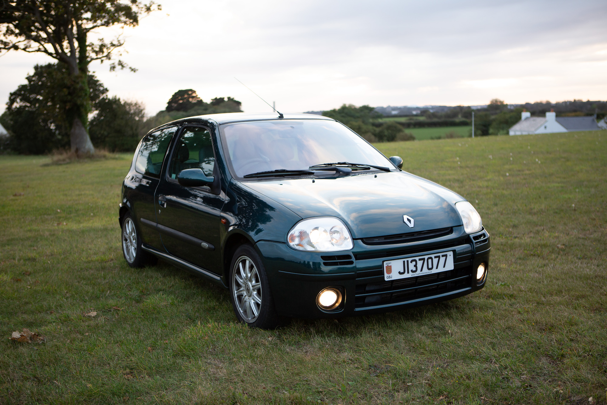 2001 RENAULTSPORT CLIO 172 EXCLUSIVE - 34,245 MILES for sale by auction ...