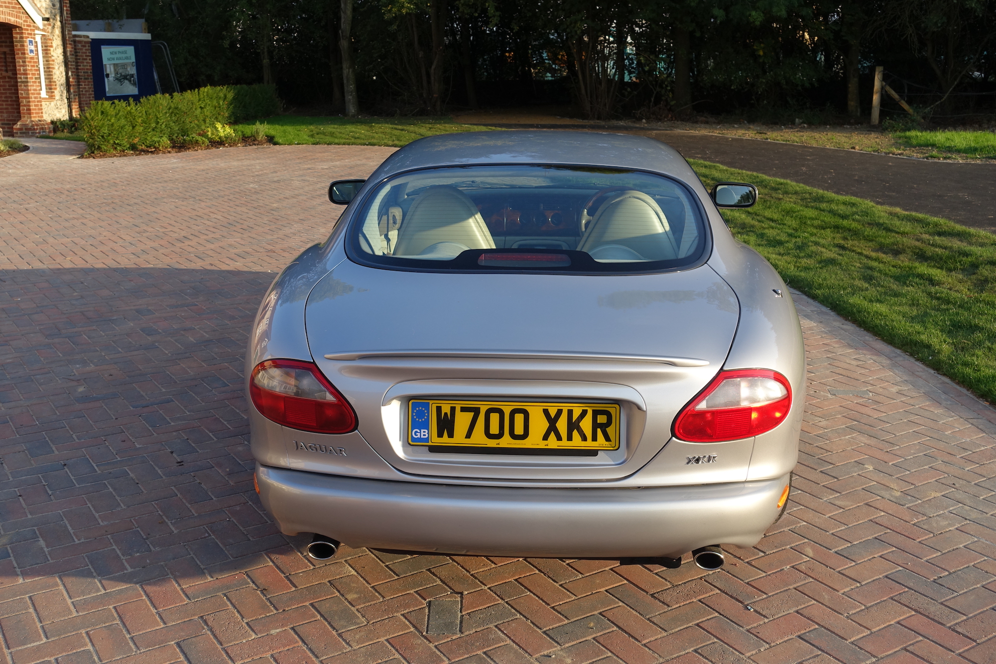 2000 JAGUAR XKR 4.0 COUPE