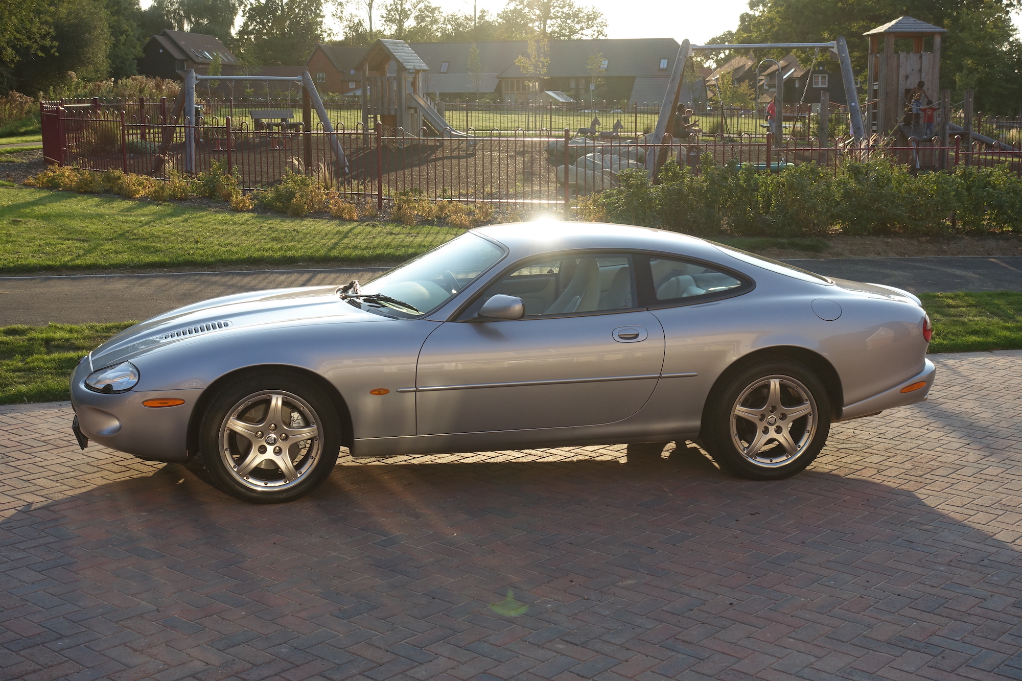 2000 JAGUAR XKR 4.0 COUPE