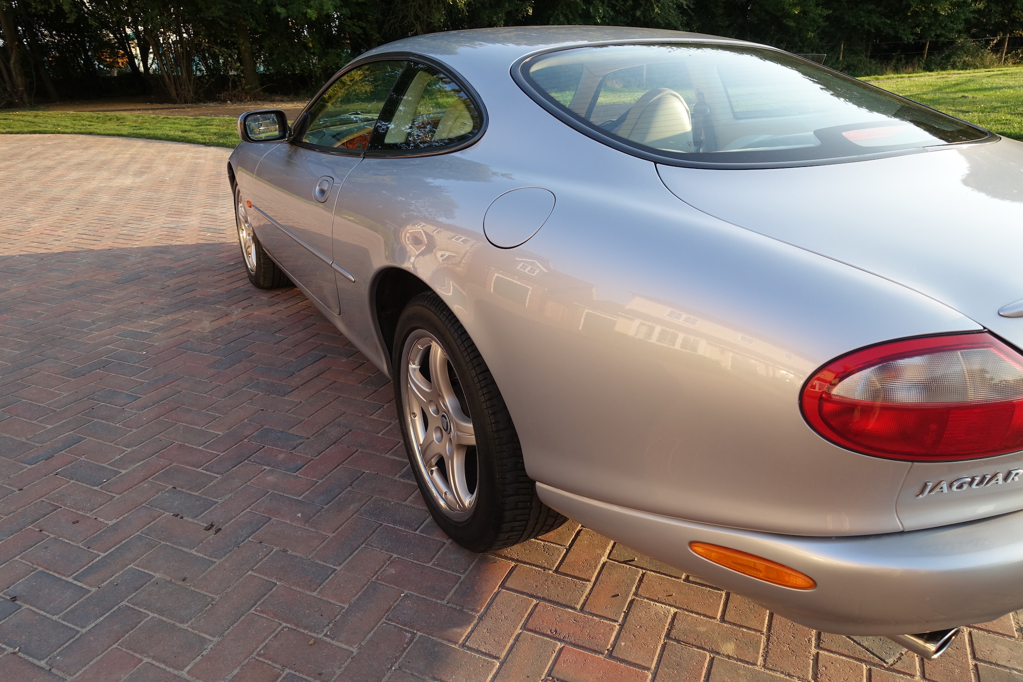 2000 JAGUAR XKR 4.0 COUPE