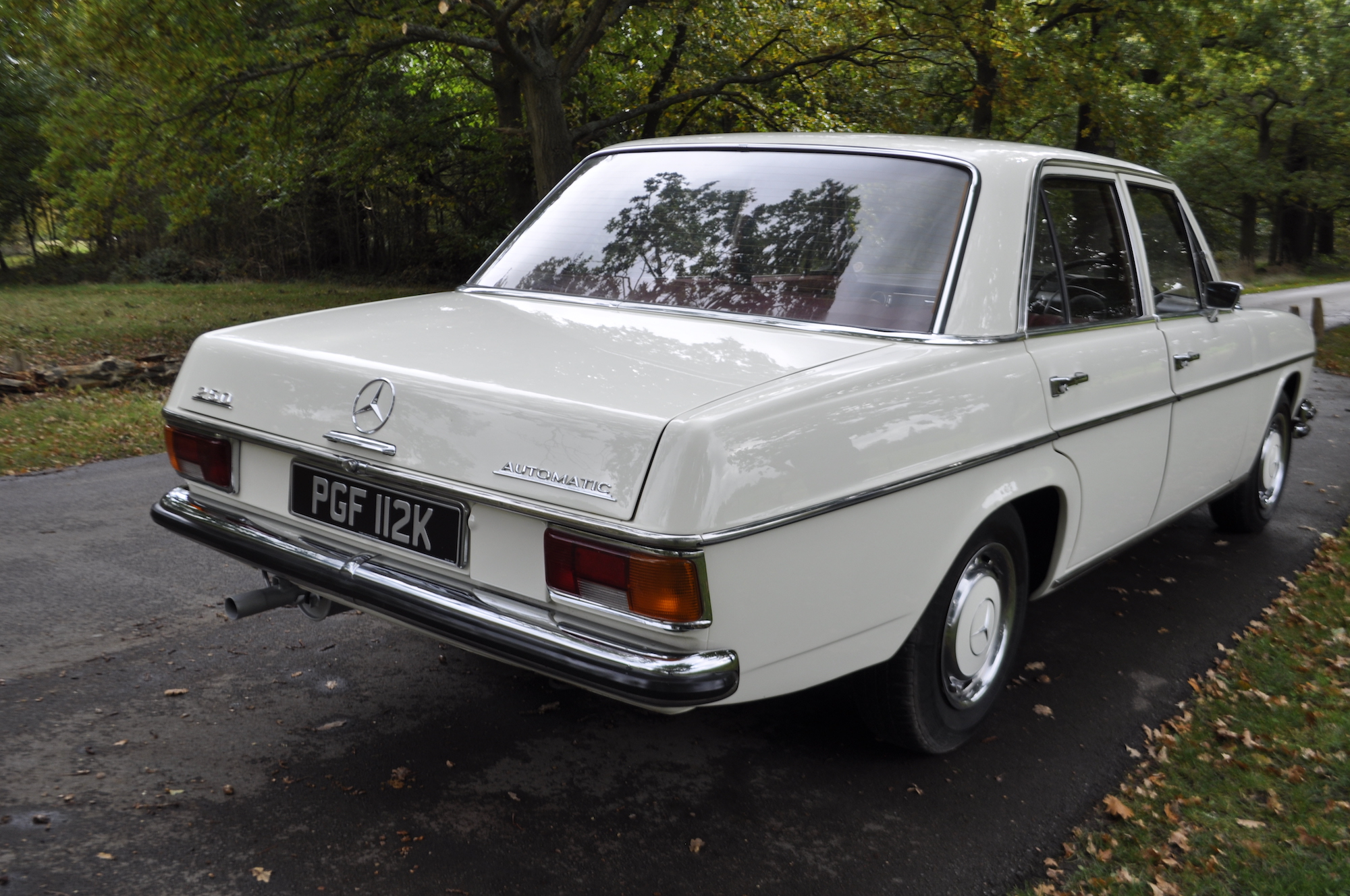 1972 MERCEDES-BENZ (W114) 250 SALOON