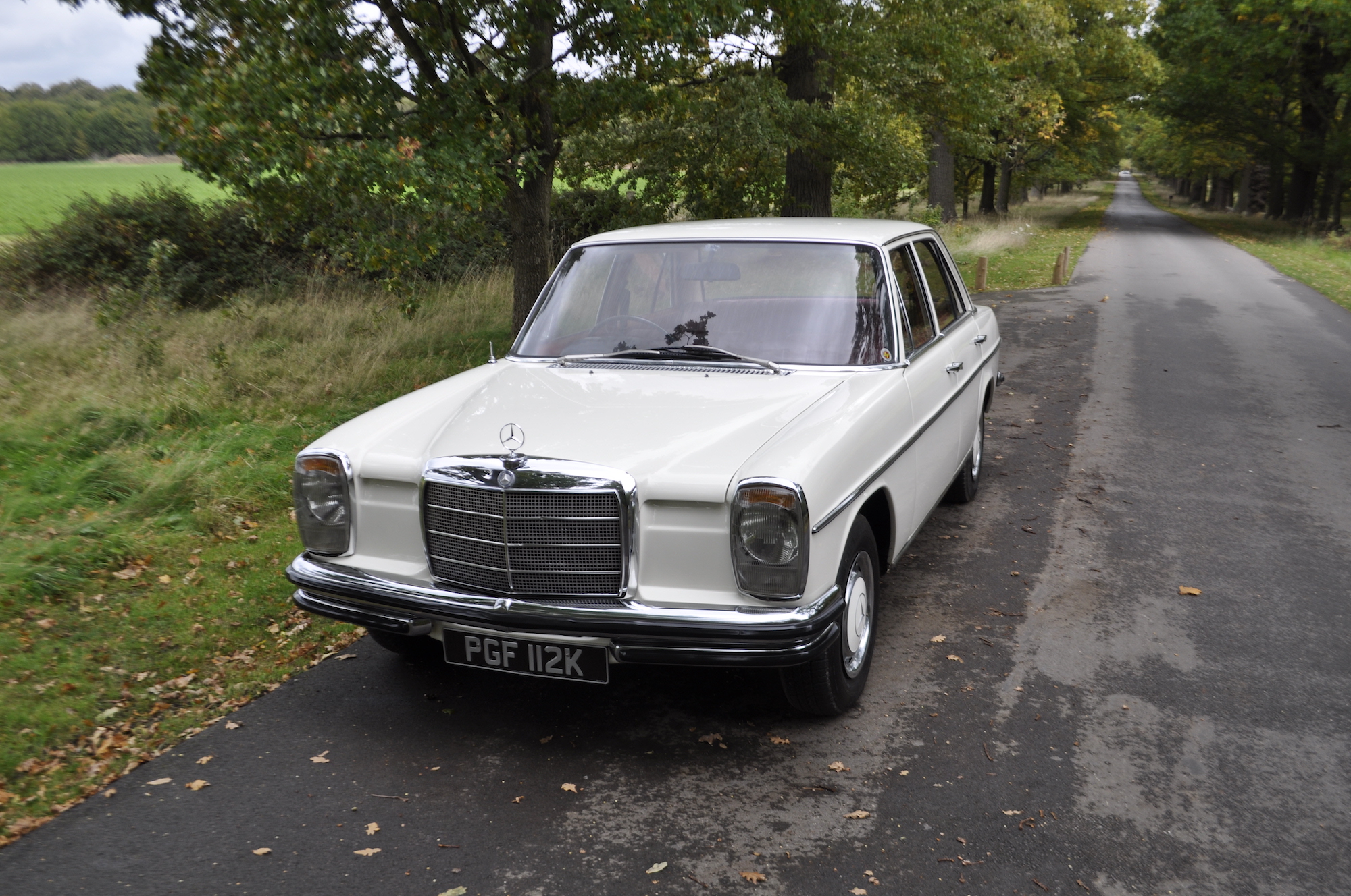 1972 MERCEDES-BENZ (W114) 250 SALOON for sale by auction in Wexham ...