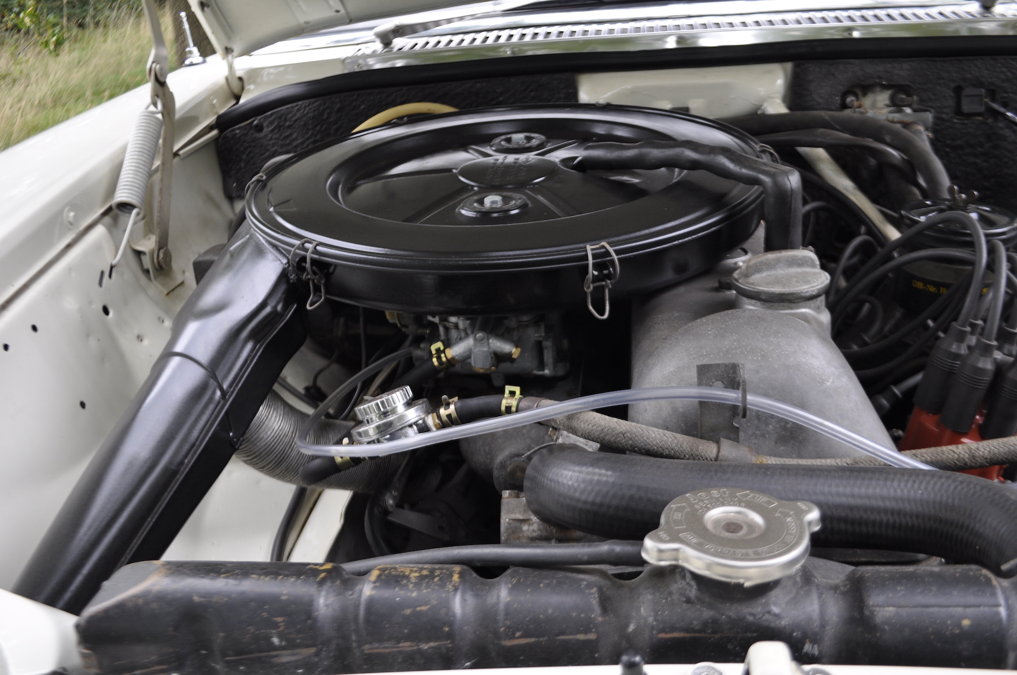 1972 MERCEDES-BENZ (W114) 250 SALOON