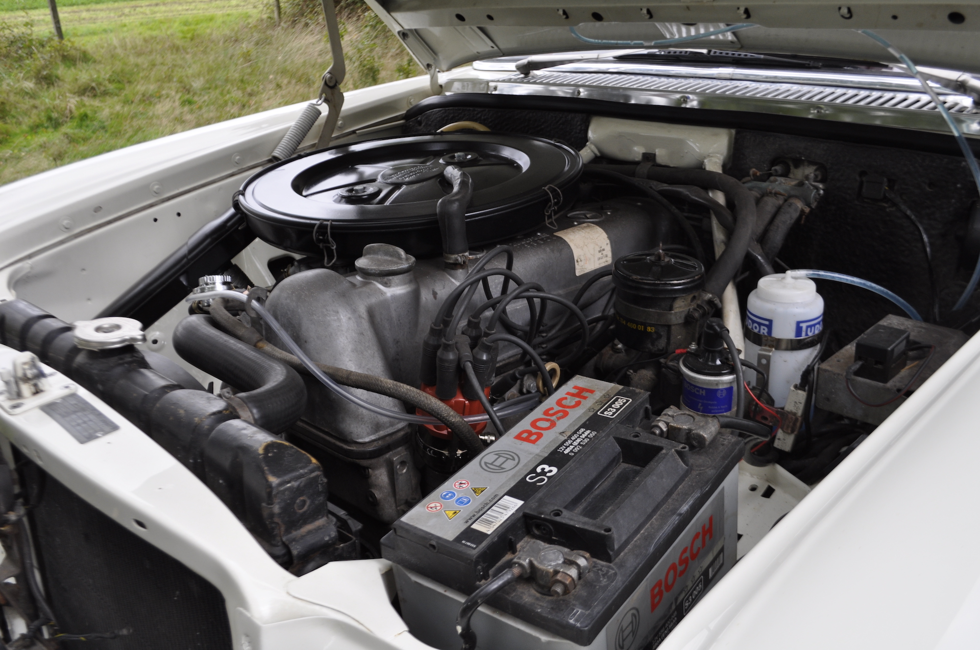 1972 MERCEDES-BENZ (W114) 250 SALOON