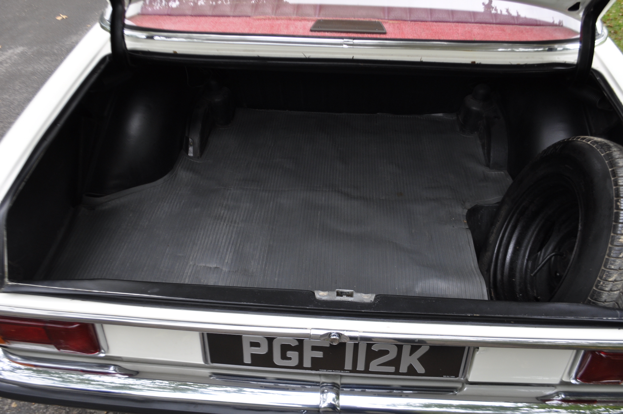 1972 MERCEDES-BENZ (W114) 250 SALOON