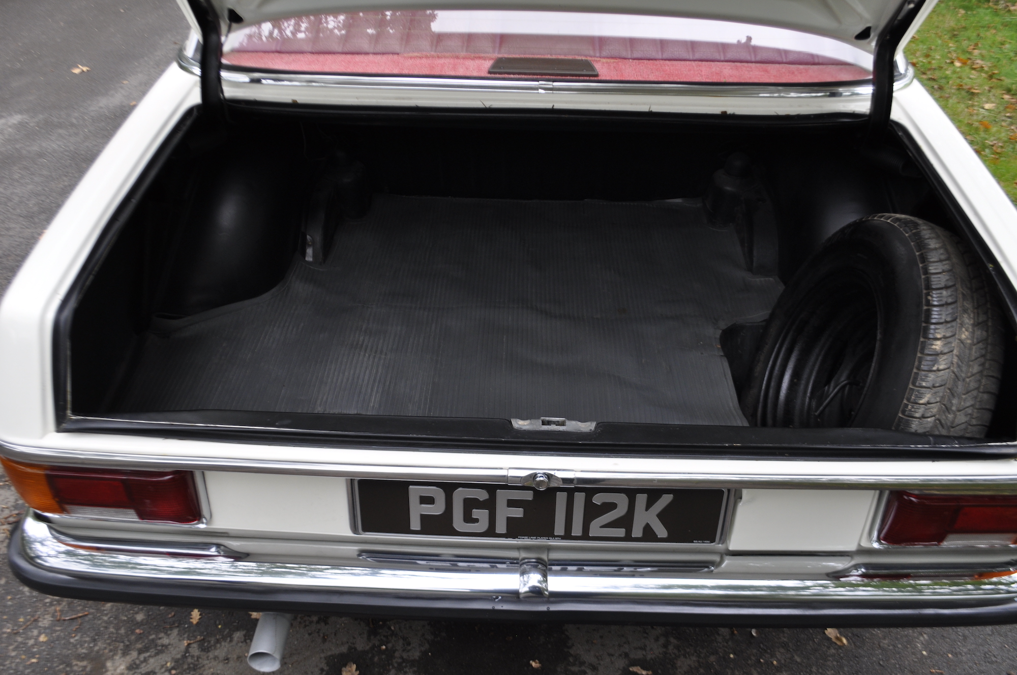 1972 MERCEDES-BENZ (W114) 250 SALOON