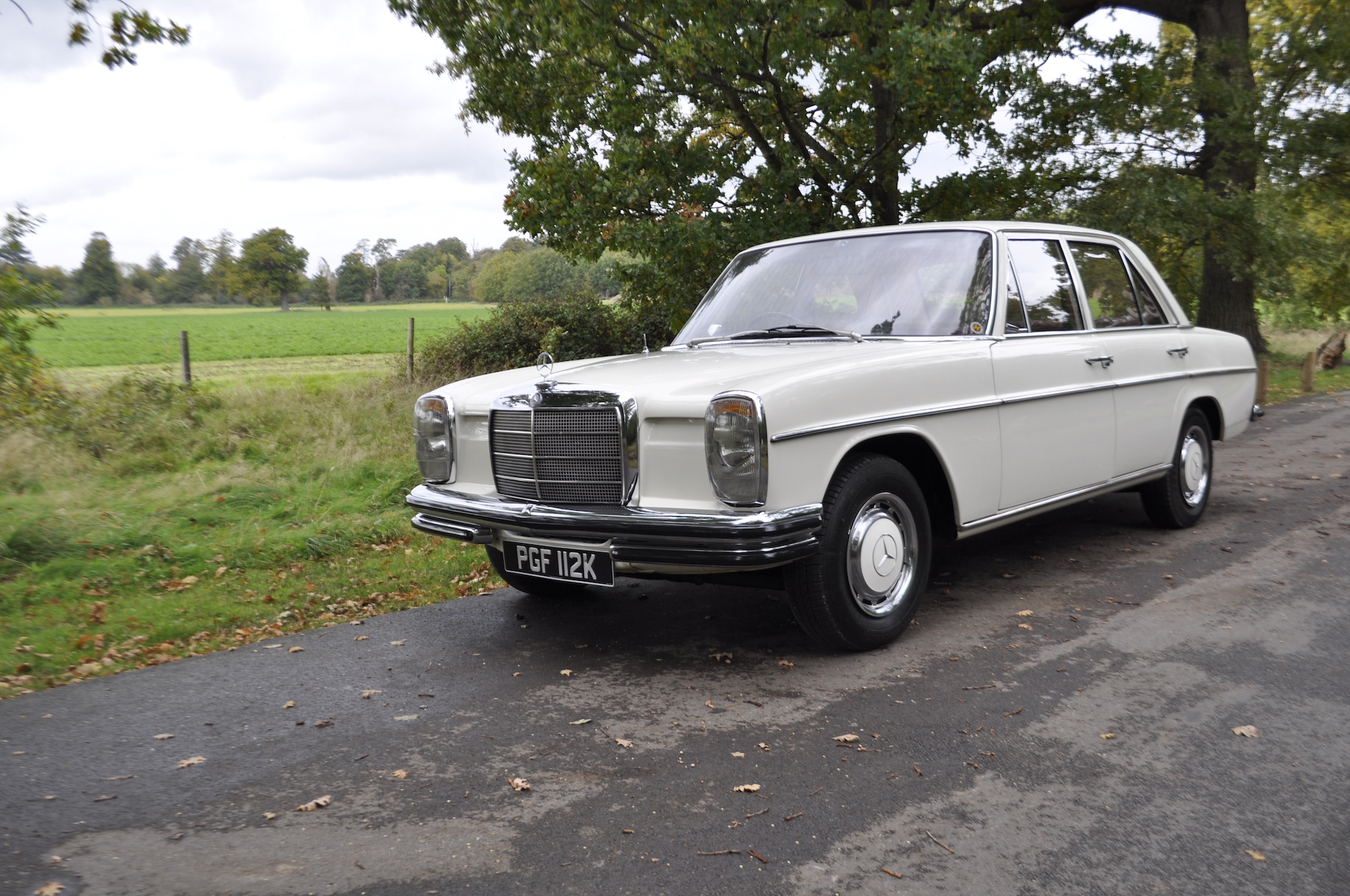 1972 MERCEDES-BENZ (W114) 250 SALOON