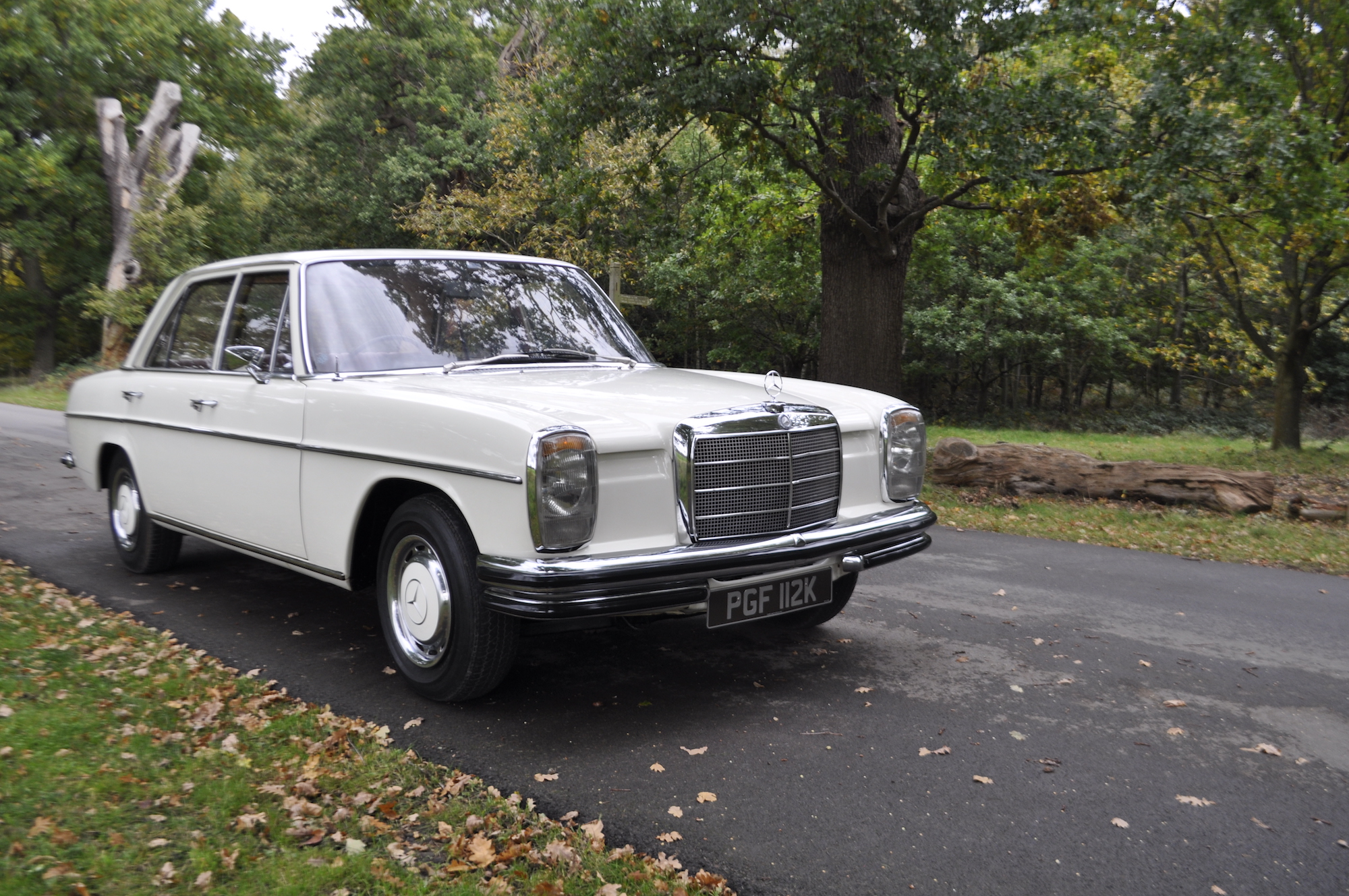 1972 MERCEDES-BENZ (W114) 250 SALOON
