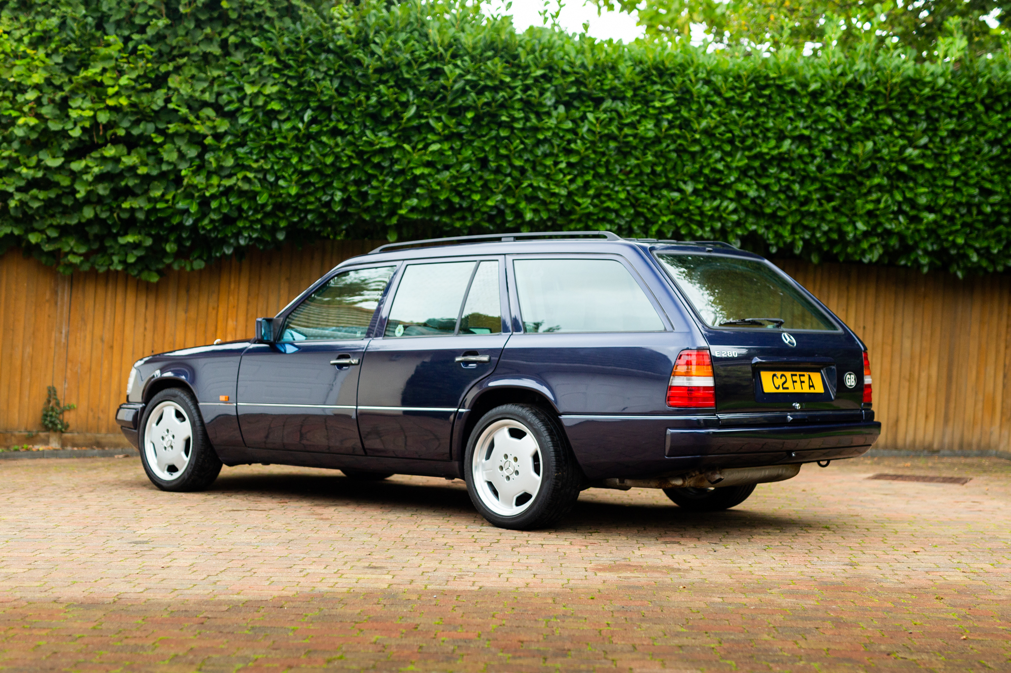 1996 MERCEDES-BENZ (W124) E280 ESTATE for sale by auction in Oxted ...