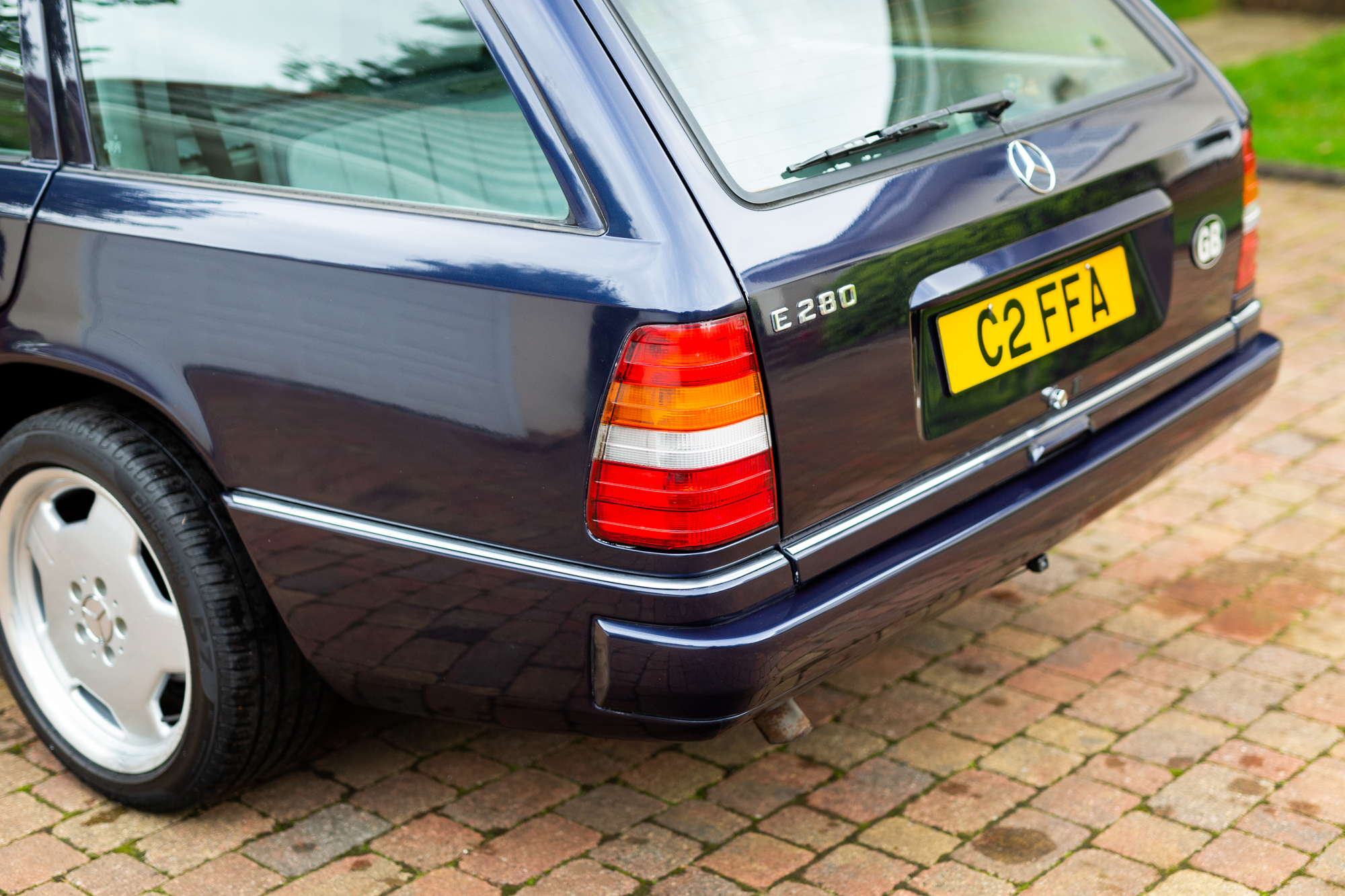 1996 MERCEDES-BENZ (W124) E280 ESTATE for sale by auction in Oxted ...