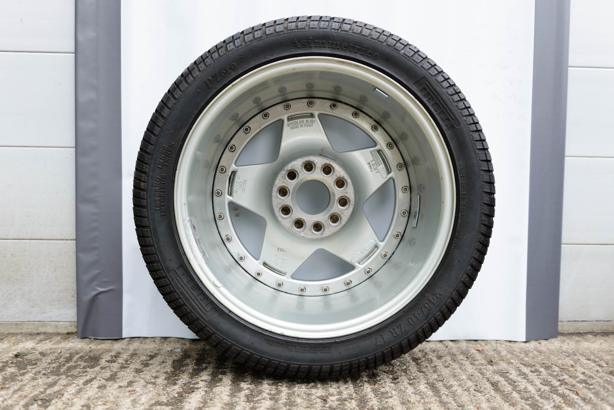 FERRARI F40 - ORIGINAL WHEELS AND TYRES for sale by auction in , United ...